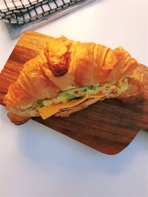 크로와상 감자 샌드위치