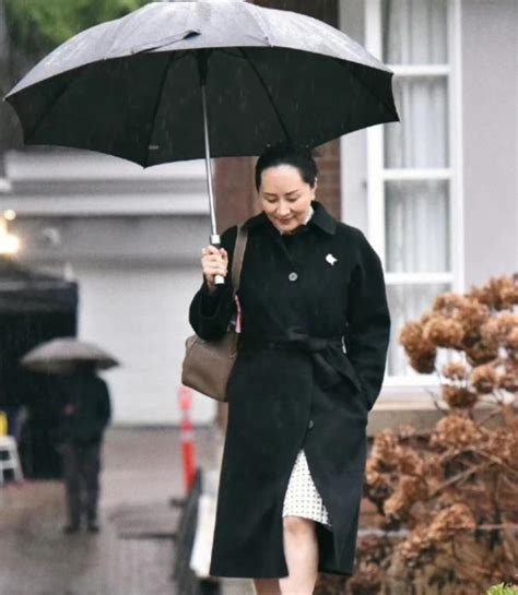 真正见过世面的女人，很少戴手镯、金项链！看孟晚舟就知道了