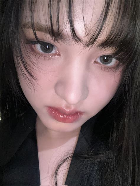 리즈 셀카 볼살 가리고찍는거보면 네이트 판