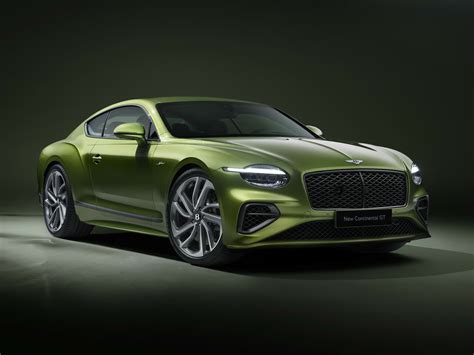 Сравнение Bentley Continental Gt и Mclaren Elva по характеристикам