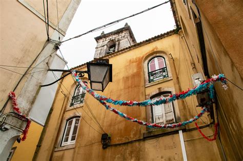 창문이 있는 건물의 외관 유럽의 도시 풍경 포르투갈 거리 풍경 도시 전망 0명에 대한 스톡 사진 및 기타 이미지 0명 거리 건물 외관 Istock