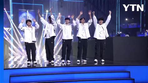 페이커 5번째 별 달았다 중국팀 꺾고 롤드컵 5회 우승 달성 Ytn Youtube