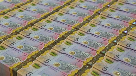 First Ever Five Dollar Note For The Blind Community To Be Issued In Australia Mashable