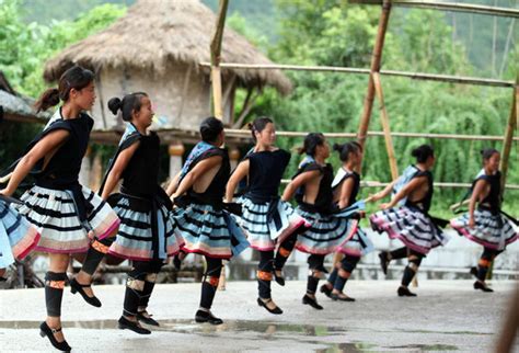 从不穿内衣的贵州 两片瑶”人类文明的活化石！