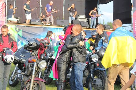 Мена урочисто відсвяткувала свій День народження Фото ЧЕline