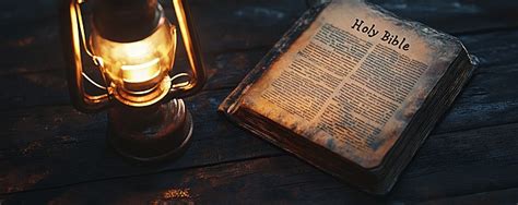 나무 테이블에 거룩한 텍스트가 있는 오래된 성경 책 성경 책 텍스트 배경 일러스트 및 사진 무료 다운로드 Pngtree