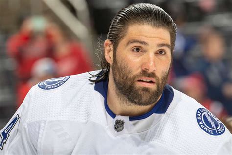 Nhl Star Pat Maroon Turned Sportscasters Body Shaming Comments Into A Positive