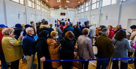 Околу 1 000 лица дневно можат да ја поминат процедурата за промена на лични документи во пунктот