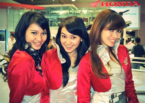 Cerita Dewasa Ngentot Dengan SPG Yang Hot Banget Area Birahi