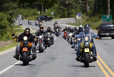 Wzrost śmiertelnych wypadków po wprowadzeniu prawa do jazdy bez kasku w ...