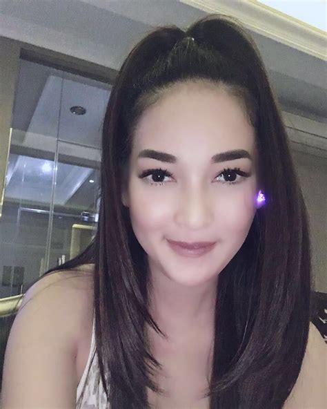 Galeri Foto Cantik Faradina Tika Revolver