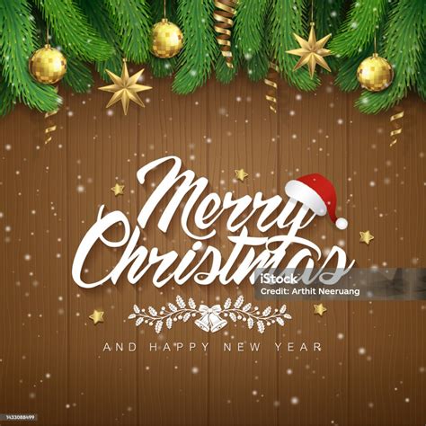 메리 크리스마스와 새해 복 많이 받으세요 타이포그래피 산타스 모자 크리스마스 트리 반짝이는 공 별을 걸고 리본을 걸고 전단지