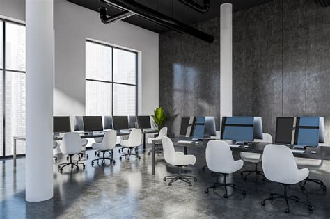 Pc 컴퓨터 책상 및 도시 전망의 파노라마 창문이있는 사무실 인테리어 0명에 대한 스톡 사진 및 기타 이미지 0명 3차원 형태 가구 Istock