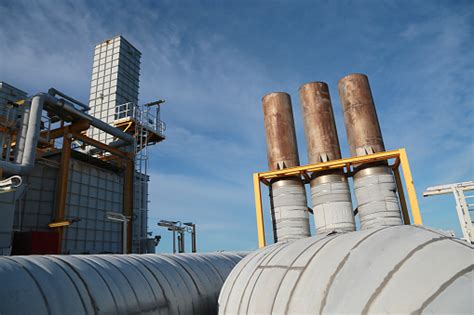 기계 또는 터빈 장치를 사용한 석유 및 가스 생산 공정 석유 및 가스 플랫폼의 엔진 배기 라인 이 장치는 기술자가 운영 및 서비스하고 엔지니어가 유지 보수했습니다 0명에