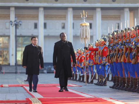 Өмнөд Африкийн Бүгд Найрамдах Улсаас Монгол Улсад хавсран суух элчин сайд Итгэмжлэх жуух бичгээ