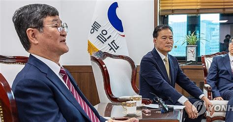 통일부 장관 특별보좌역 위촉 소감 말하는 탈북 외교관 고영환 위원