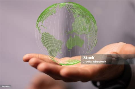 디지털 지구 세계 환경 및 녹색 개념을 들고 있는 남자의 3d 렌더링 0명에 대한 스톡 사진 및 기타 이미지 0명 가상현실