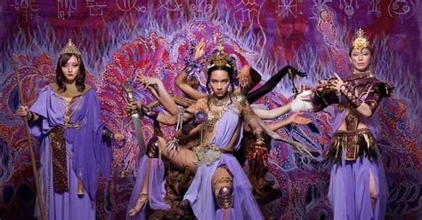 女王蜂 2月発売ニューアルバム『十二次元』のアーティスト写真＆ジャケット写真が解禁！ リスアニ！ アニソン・アニメ音楽のポータルサイト