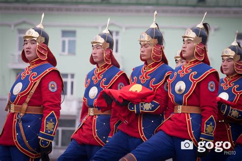 Төрийн далбаа мандуулах ёслол боллоо