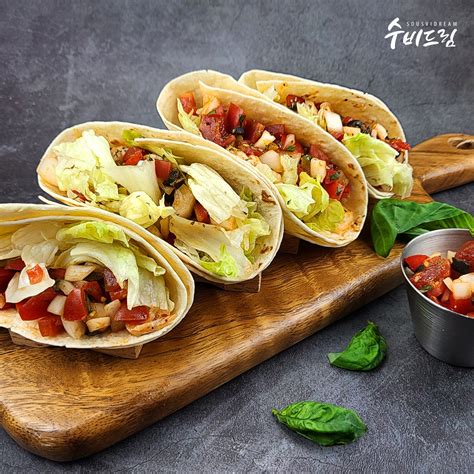 부드러운 닭가슴살로 이국적인 느낌을 닭가슴살 타코