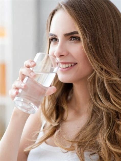 पानी पीते समय ना करें ये गलतियां