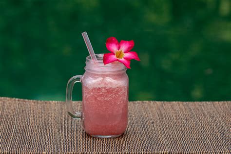 Jeruk Bali Pink Shake Atau Smoothie Di Atas Meja Merapatkan Sarapan Di