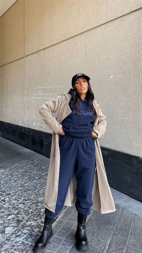 Sweat Sets Trench Coats Sweats Outfit Shotting Photo Cold Outfits
