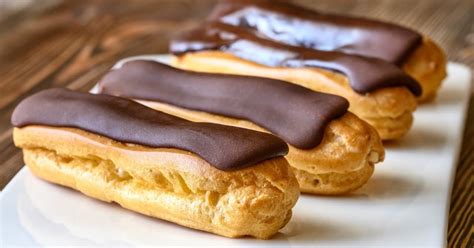 Eclairs Rellenos De Crema Con Glaseado De Chocolate Con V Deo