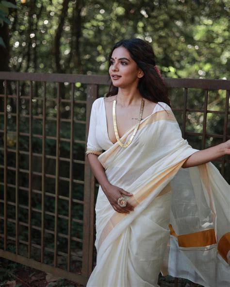 Monisha Mohan Menon 🤤 R Mallubabes