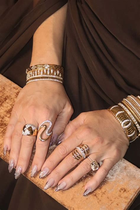 Kate Hudsons 3d Chrome Glass French Manicure Is Nothing Short Of