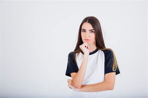 Chica Joven Pensando Foto Gratis