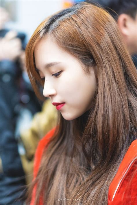 미나의 옆태 촬스의 이슈와 유머