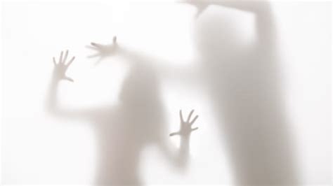 误信斩桃花术和驱魔 台母女被“法师”性侵 8world