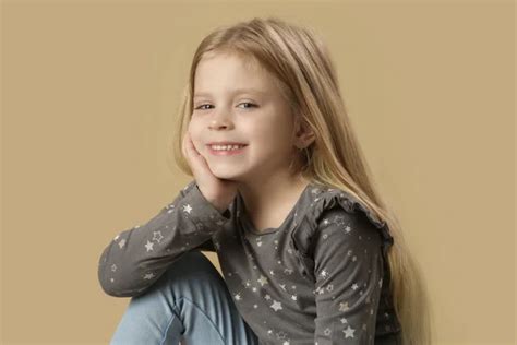 Studio Headshot Beautiful Years Old Girl Blue Eyes Long Blonde Stock Photo By Triocean