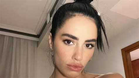 Lali Espósito Mostró Las Marcas Del Sol En Su Piel Con Un Topless Y