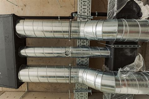 천장에 Hvac 건물 내부 공기 덕트 에어컨 파이프 라인 시스템 강철에 대한 스톡 사진 및 기타 이미지 강철 건설 산업