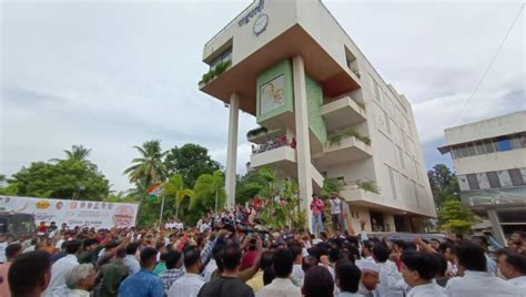 नाशकात हायव्होल्टेज ड्रामा अजितदादा समर्थक राष्ट्रवादी भवनाच्या