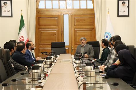 نهاد کتابخانه‌های عمومی کشور نشست سرپرست معاونت اداری و مالی نهاد با مدیران اداره‌کل منابع