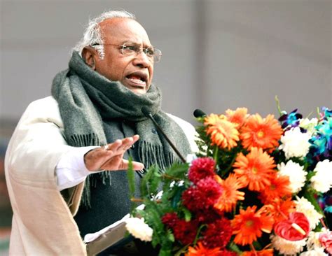 Kharge Invites 21 Parties For Bharat Jodo Yatras Closing Ceremony