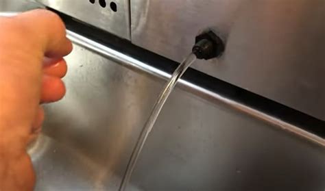 Best Practices On How To Clean Countertop Ice Maker Effectively