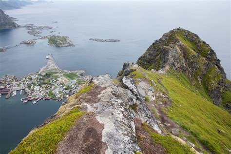 How To Hike Reinebringen Helpful Tips And Photos Earth Trekkers