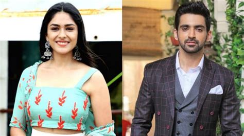 Mrunal Thakur Opens Up About Her Relationship With Arjit Taneja Deets