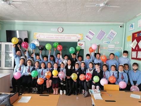 Д Сайнбилэг багштай 9В ангийн хамт олон Facebook