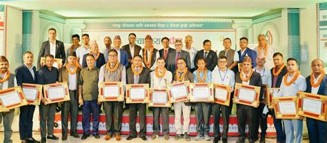 स्वास्थ्य दर्पण राष्ट्रिय हेल्थ अवार्ड २०७९ बाट चिकित्सक सहित १९ जना