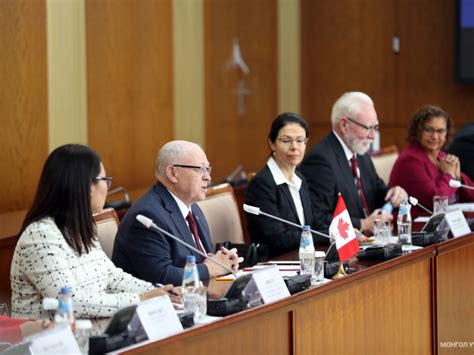 Канад Улсын Парламентын Сенатын танхимын дарга МУ ыг хоёр том хөршийн дунд оршдог амаргүй