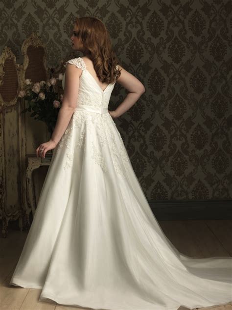 Plus Size Wedding Dresses From 10 Of The Top Plus Size Wedding Dress