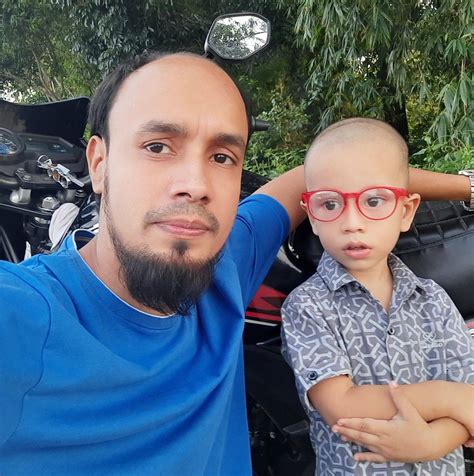 দেখেন বাচ্চাদের ঔষধ কিভাবে টিকটিকি খাচ্ছে। আমরা সবাই সচেতন হই ঔষধ খাওয়ানোর পর টিক জায়গায়