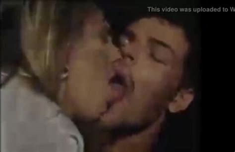 Corno Beijando A Esposa Dando Pra Outro Cnn Amador
