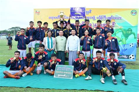 တိုင်းဒေသကြီးဝန်ကြီးချုပ် ဧရာဝတီတိုင်းဒေသကြီးအစိုးရအဖွဲ့ ဝန်ကြီးချုပ်ဖလား ၈ ခရိုင် အသက် ၂၁ န