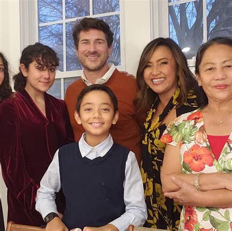 7 Potret Patsy Widakuswara Bersama Keluarga Diusir Trump Tapi Tetap